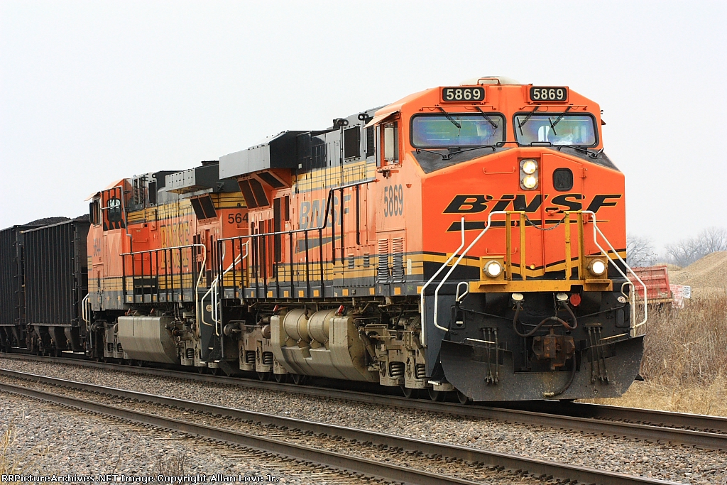 BNSF 5869 east